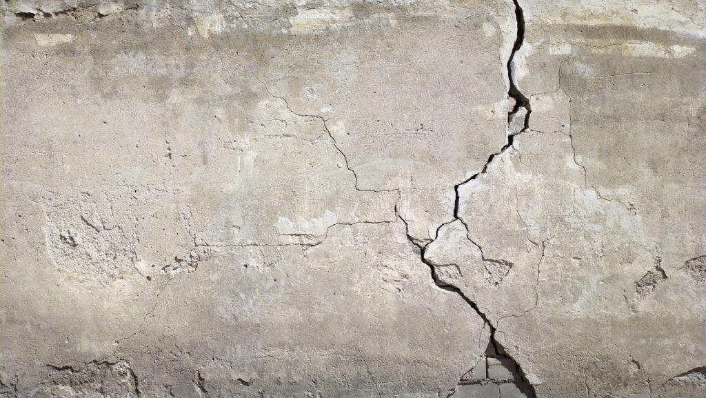 Recognizing Vertical Foundation Cracks in Your Masonry Building